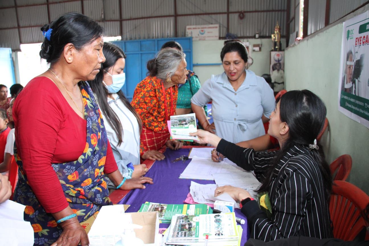 केडीसी हस्पिटलको प्राविधिक सहयोगमा टोखामा नि:शुल्क आँखा शिविर – Nepali ...